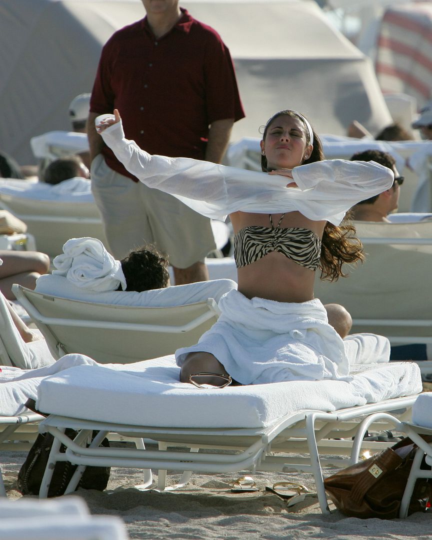 Celebrity Paparazzi Bikini Jamie Lynn Sigler